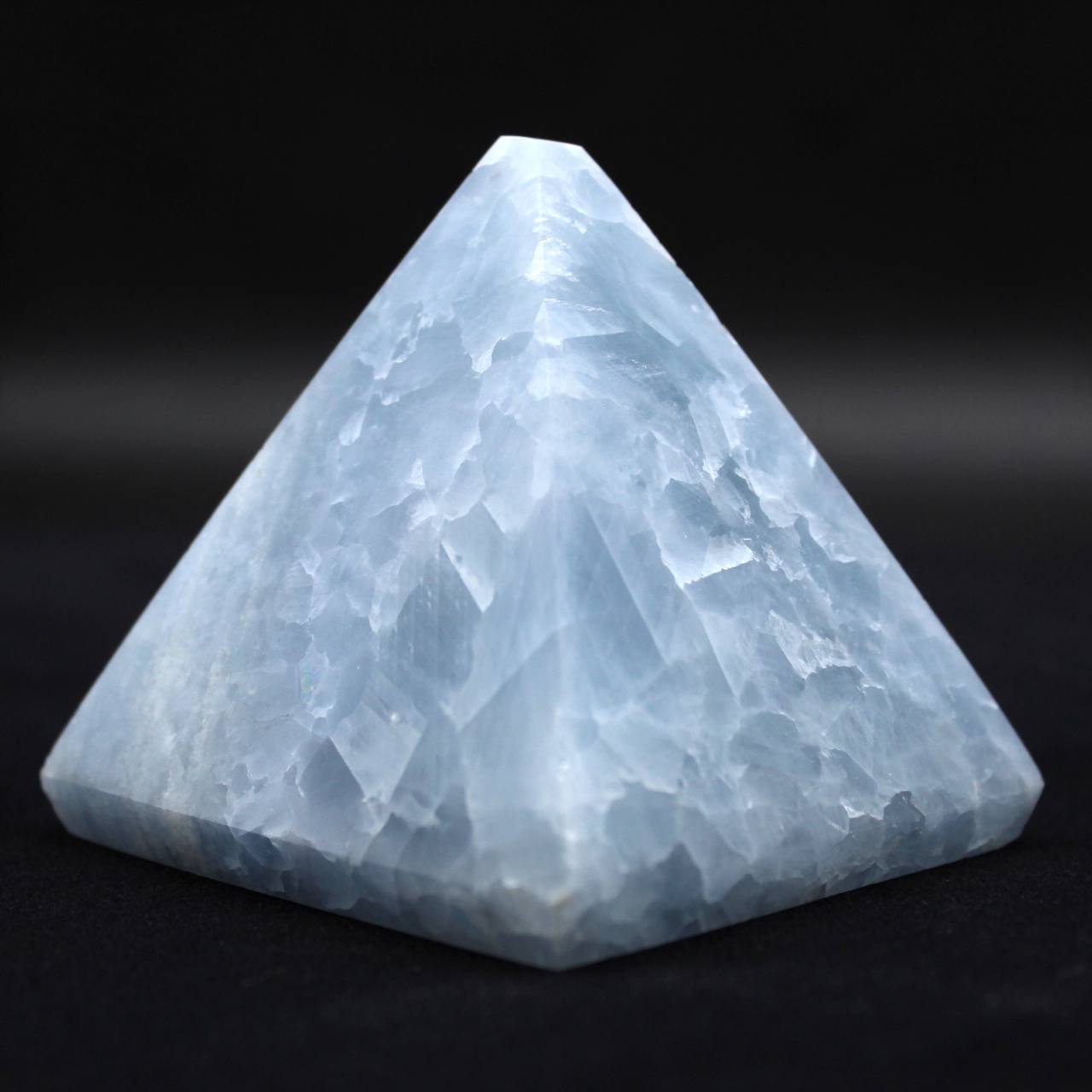 Pyramide en calcite bleue Madagascar 570gr 80mm | 48€