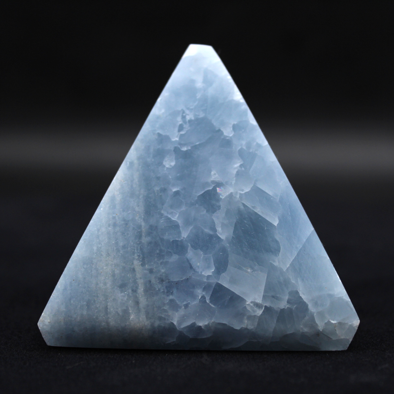 Pyramide en calcite bleue Madagascar 570gr 80mm | 48€