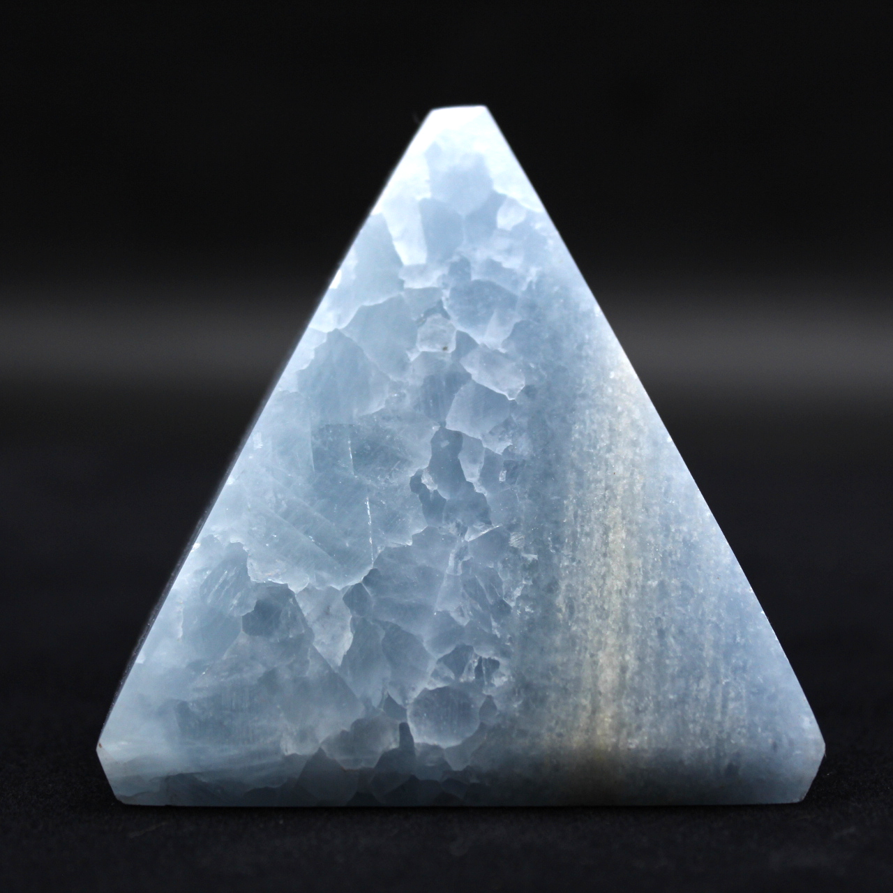 Pyramide en calcite bleue Madagascar 570gr 80mm | 48€